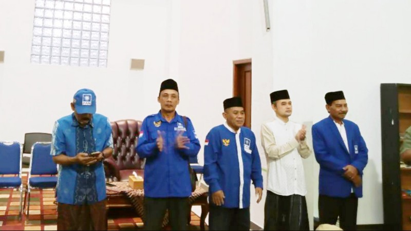Baru Pulang Umroh, Kiai Asep Ajak Pendukung PAN Istighosah Dan Minta ...