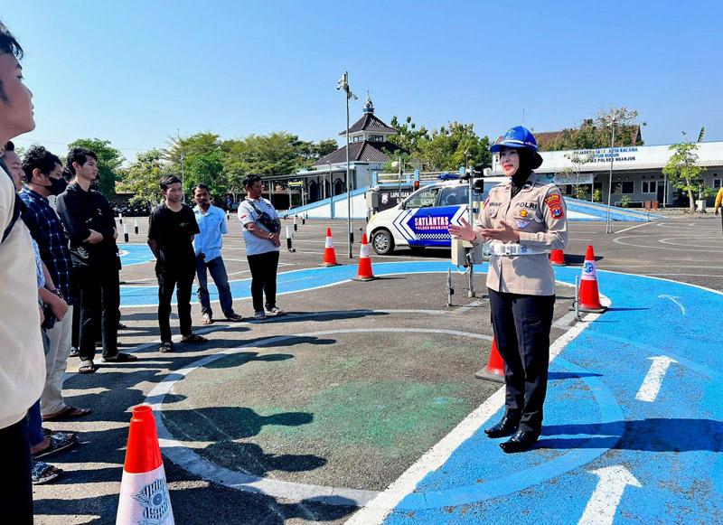 Pemohon SIM C di Nganjuk Rasakan Kemudahan Uji Praktik Model Baru