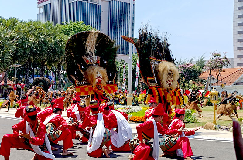 Tari Kolosal Methamorphosis of East Java, Meriahkan HUT ke-79 Provinsi ...