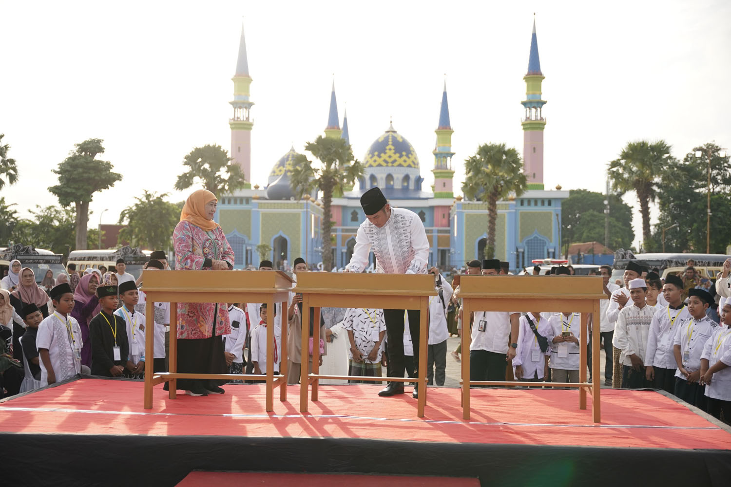 Alun-alun Hingga Bus Si Mas Ganteng Diresmikan, Gubernur Jatim ...